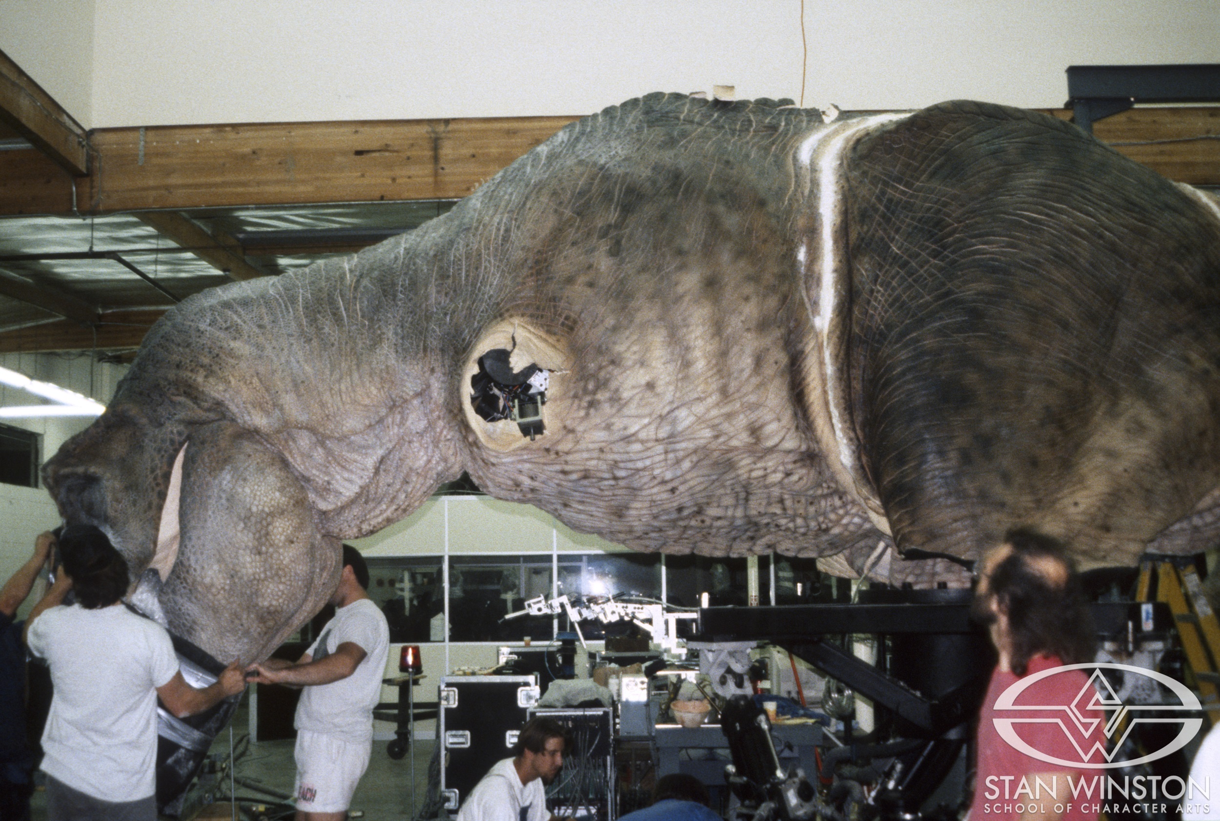Jurassic Park T-Rex - Skinning an Animatronic Dinosaur Behind-the ...